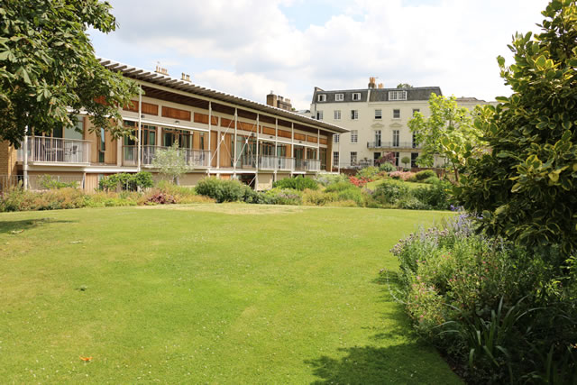 Royal Trinity Hospice wins London Hospices Garden Plate for the third ...